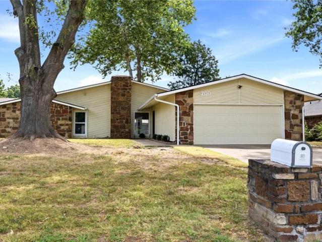 200 Elton Dr, Muskogee, OK 74403