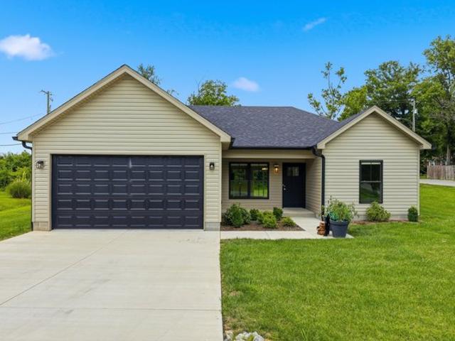 200 Evergreen Dr, Lawrenceburg, KY 40342
