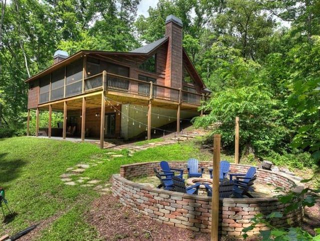 200 Forest View Ln, Mineral Bluff, GA 30559