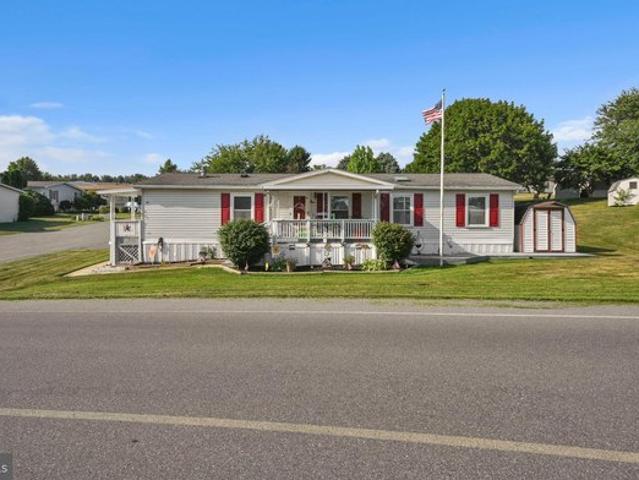 200 Finch Ct, Lancaster, PA 17603