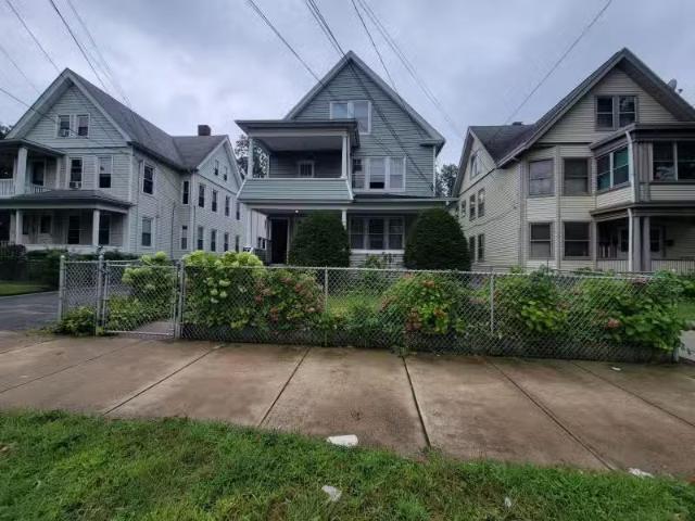 200 Kimberly Ave #2, New Haven, CT 06519