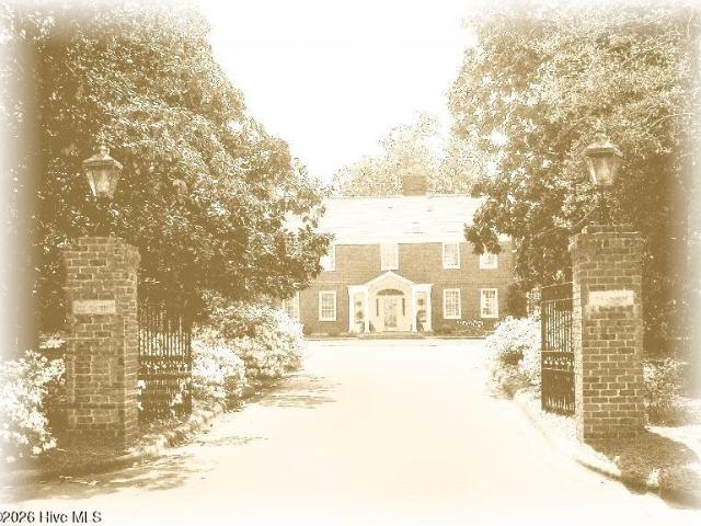 200 Hollycrest Drive