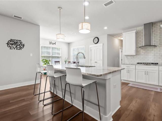 200 Heron Bay LN