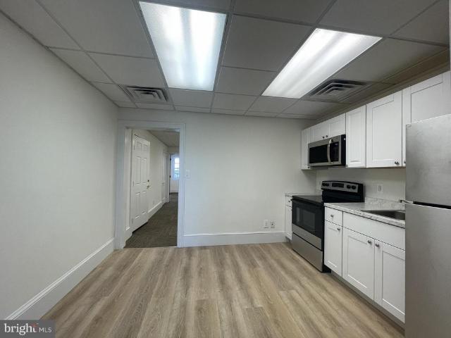200 High Street W