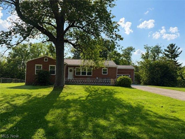 200 Hillcrest Dr, Wellsburg, WV 26070