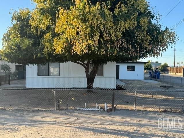 200 Hudson Dr, Bakersfield, CA 93307