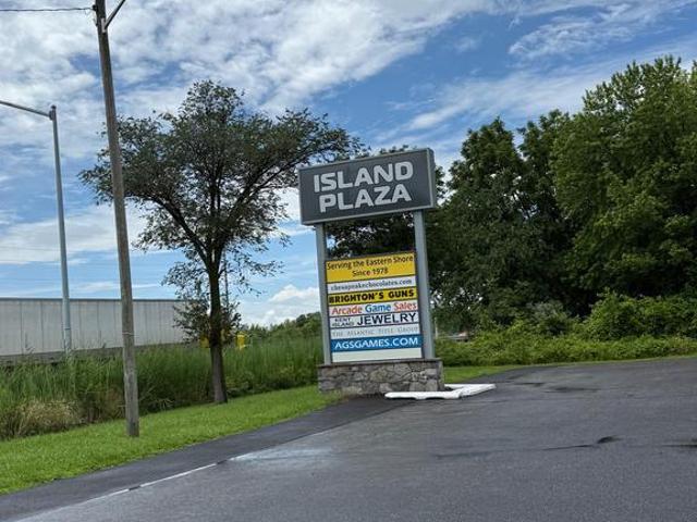 200 Island Plaza Court # 208