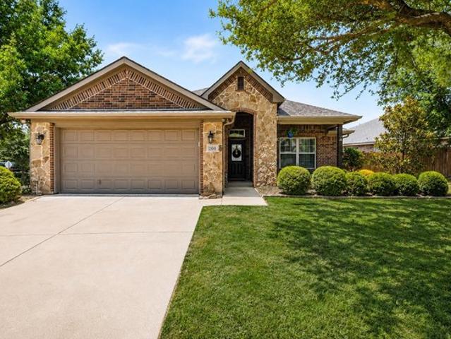 200 Jacinth Ln, Granbury, TX 76049