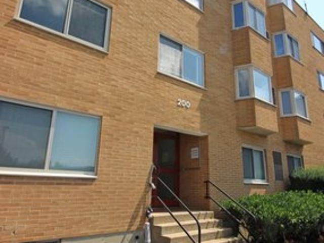 200 Locust St SE Apt 405, Vienna, VA 22180