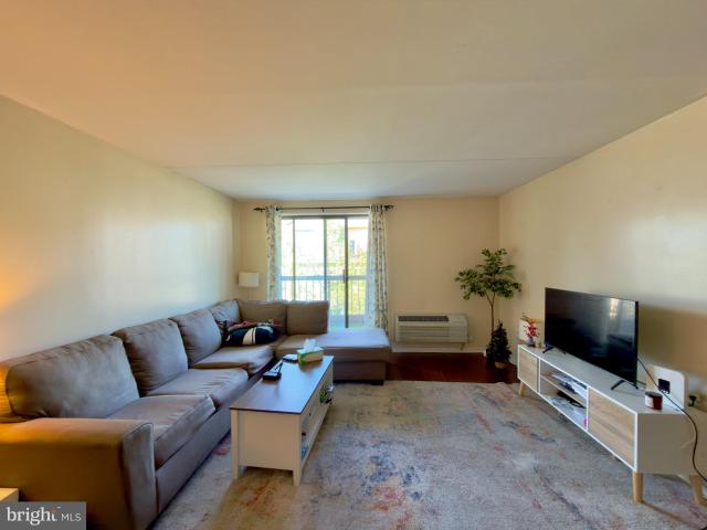 200 Lombard St, Unit 534, Philadelphia, PA 19147 | MLS #PAPH2615 | Compass