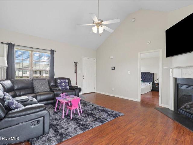 200 Labrador Court