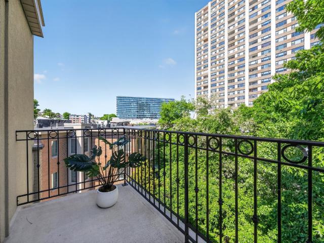 200 Laird Ave # 204