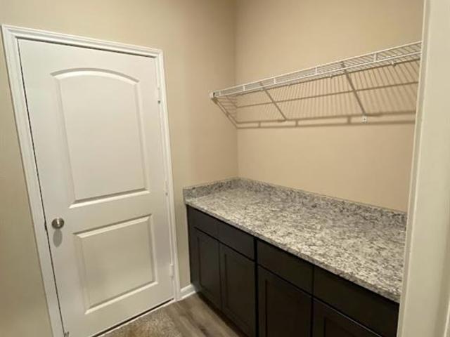 200 Lake Ridge