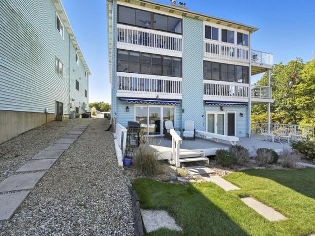 200 Lane 325 Lake James Apt A1, Angola, IN 46703