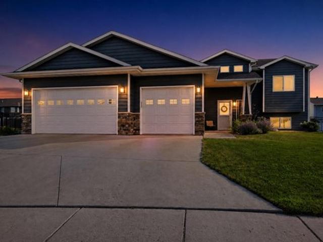 200 Morning Glory Cir, Brookings, SD 57006