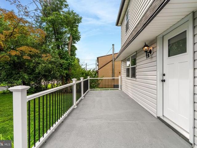 200 Maple St, Warminster, PA 18974
