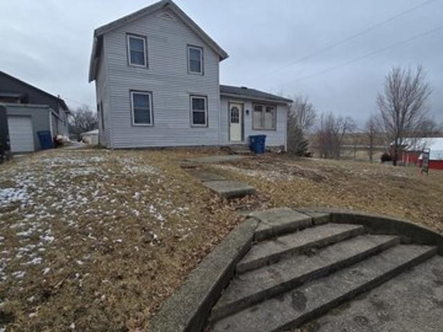 200 Muscatine St, Dixon, IA 52745