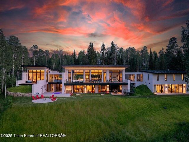 200 N West Ridge Rd, Jackson, WY 83001