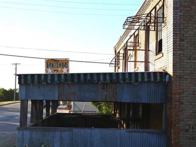 200 N Burnett Street