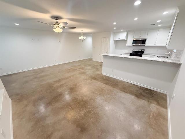 200 N Dallas Street # 112
