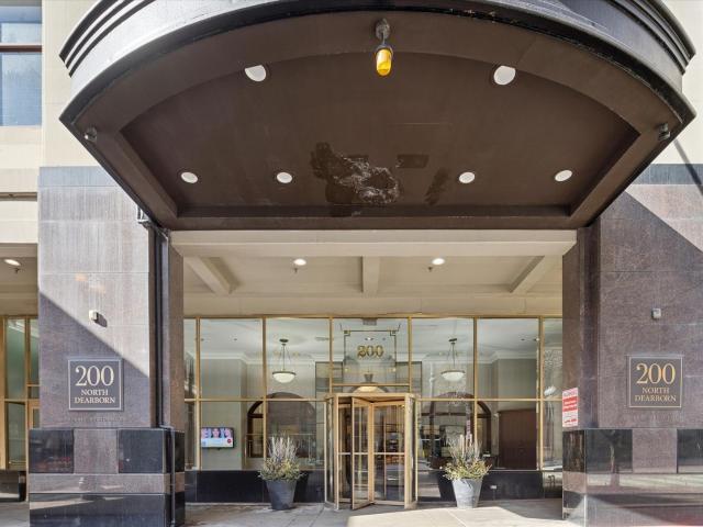200 N Dearborn St 4108, Chicago, IL