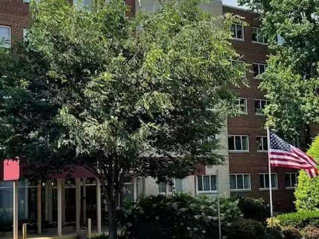200 N MAPLE AVE APT 317, FALLS CHURCH, VA 22046 Condo/Townhome.