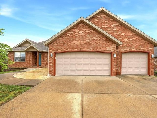 200 N Meadowlark Dr, Willard, MO 65781