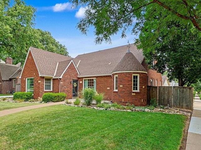 200 N Parkwood Ln, Wichita, KS 67208