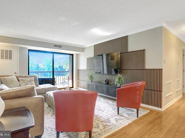 200 N Pickett St Apt 206, Alexandria, VA 22304