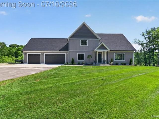 200 N Pleasant Valley Rd, Hartland Township, MI 48380