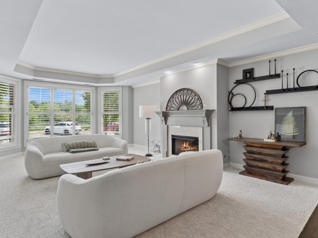 200 N River Lane # 101