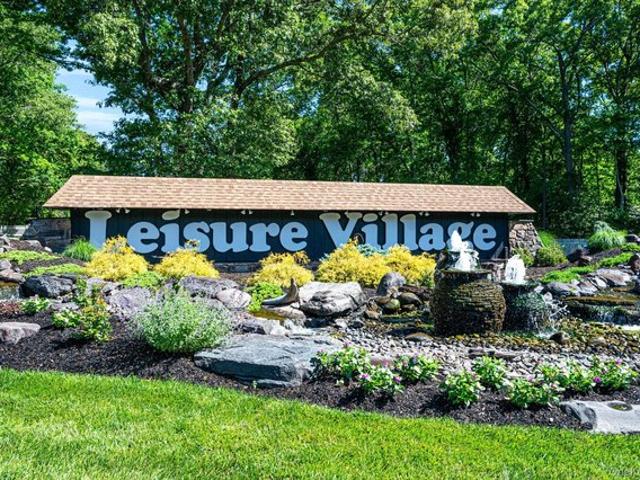 200 Newcastle Ct Unit E, Ridge, NY 11961