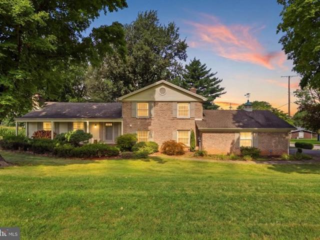 200 S 8th St, Mount Wolf, PA 17347