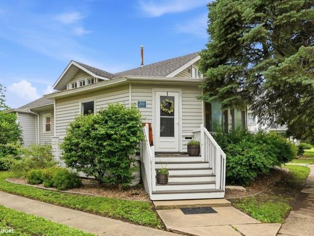 200 S Chestnut St, New London, IA 52645