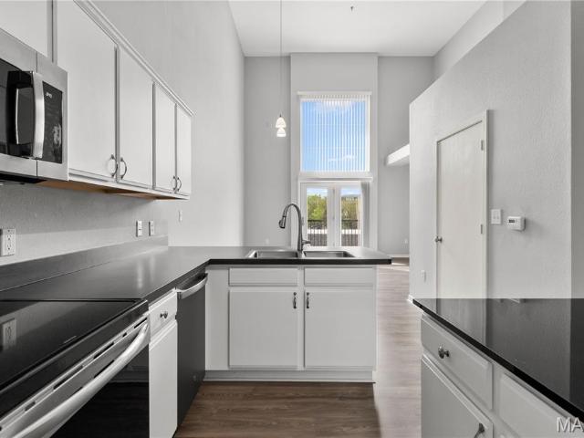 200 S Kirkwood Rd, Unit 320, St. Louis, MO 63122 | MLS #26041