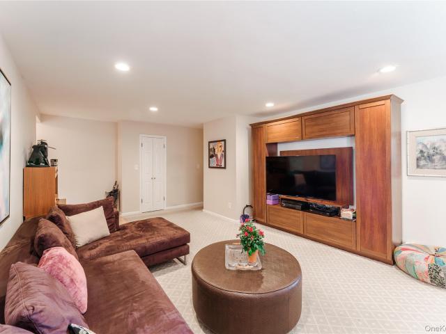200 South Middle Neck Road F6