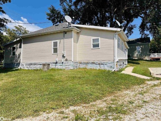 200 South St, Deep River, IA 52222