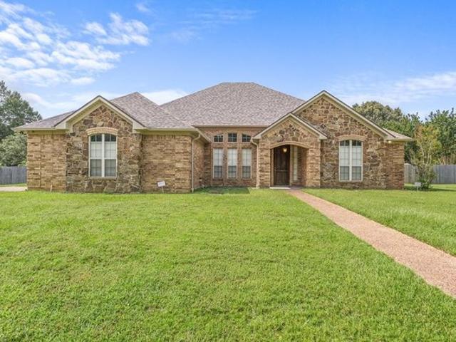 200 Saint Andrews Dr, Palestine, TX 75803