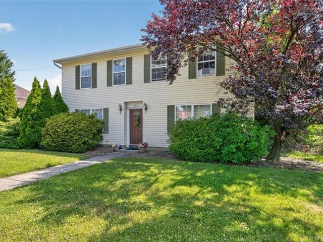 200 Saint Bridgets Ln, Westbury, NY 11590