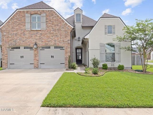 200 Santander Dr, Youngsville, LA 70592