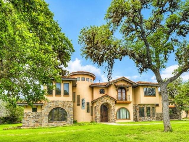200 Skippin Stone Ln, Concan, TX 78838