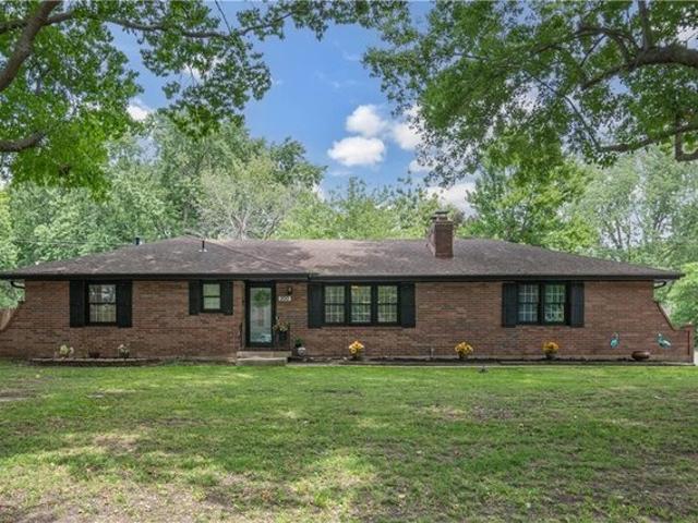 200 SW 20th Ter, Oak Grove, MO 64075