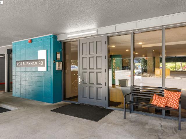 200 SW Burnham Rd, Unit 402, Lake Oswego, OR 97034 | MLS #627903