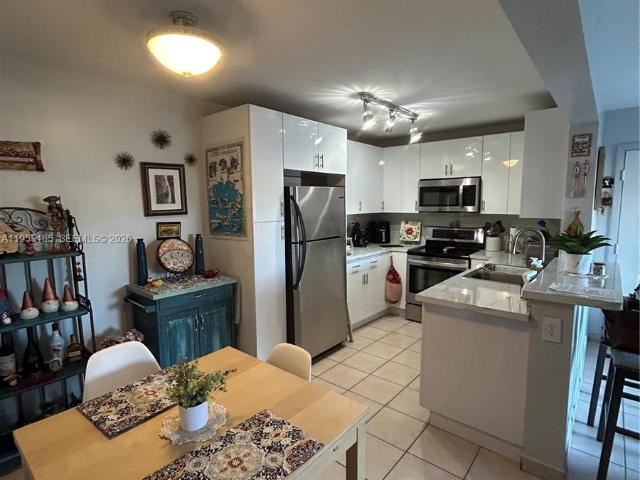 200 Palm Cir W, Unit 104, Pembroke Pines, FL 33025 | MLS #A11955