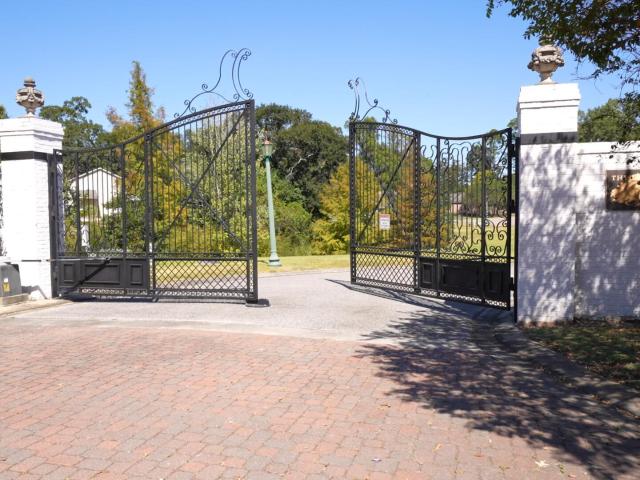 200 Park Ridge Ln, Lafayette, LA 70503 | MLS #2500001