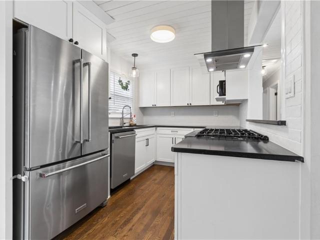 200 Peachwood LN