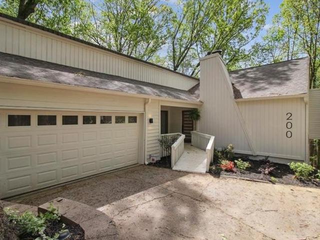 200 Pitch Lake Ln, Roswell, GA 30076
