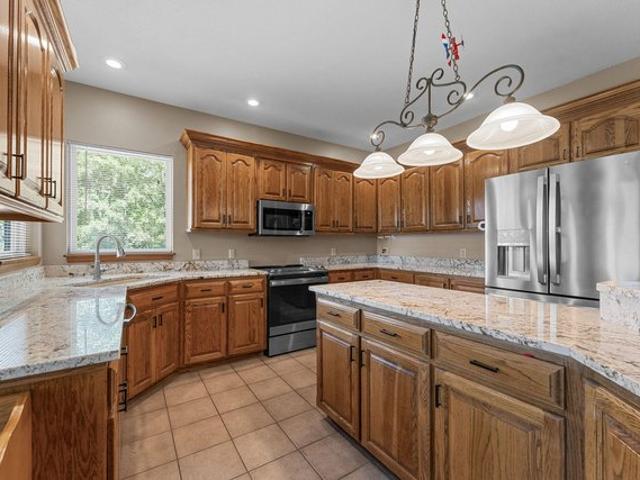 200 Pinkley Dr, Branson, MO 65616