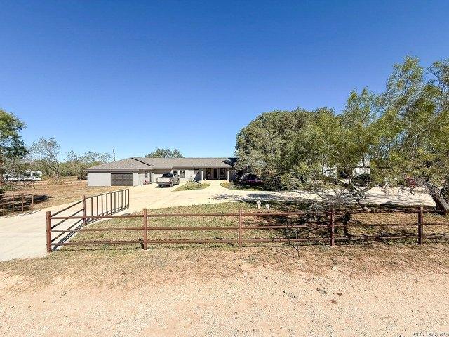 200 Pr # 6631, Devine, TX 78016
