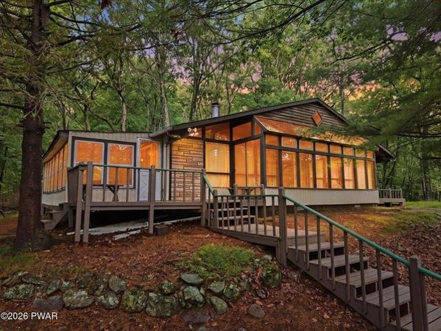 200 Purple Martin Dr, Bushkill, PA 18324